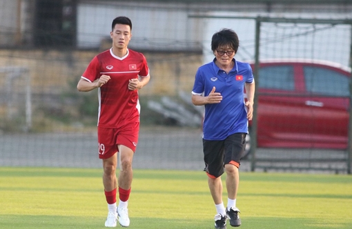 "Thần y" Choi Ju-young: Từ Park Ji-sung đến Đình Trọng là những cuộc ...