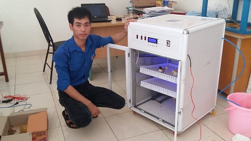 Student invents egg-hatching device with IoT technology - Public Security News