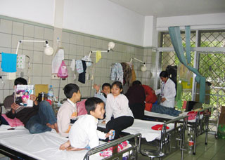 Cám cảnh bệnh nhân ngày Tết - Báo Công an Nhân dân điện tử